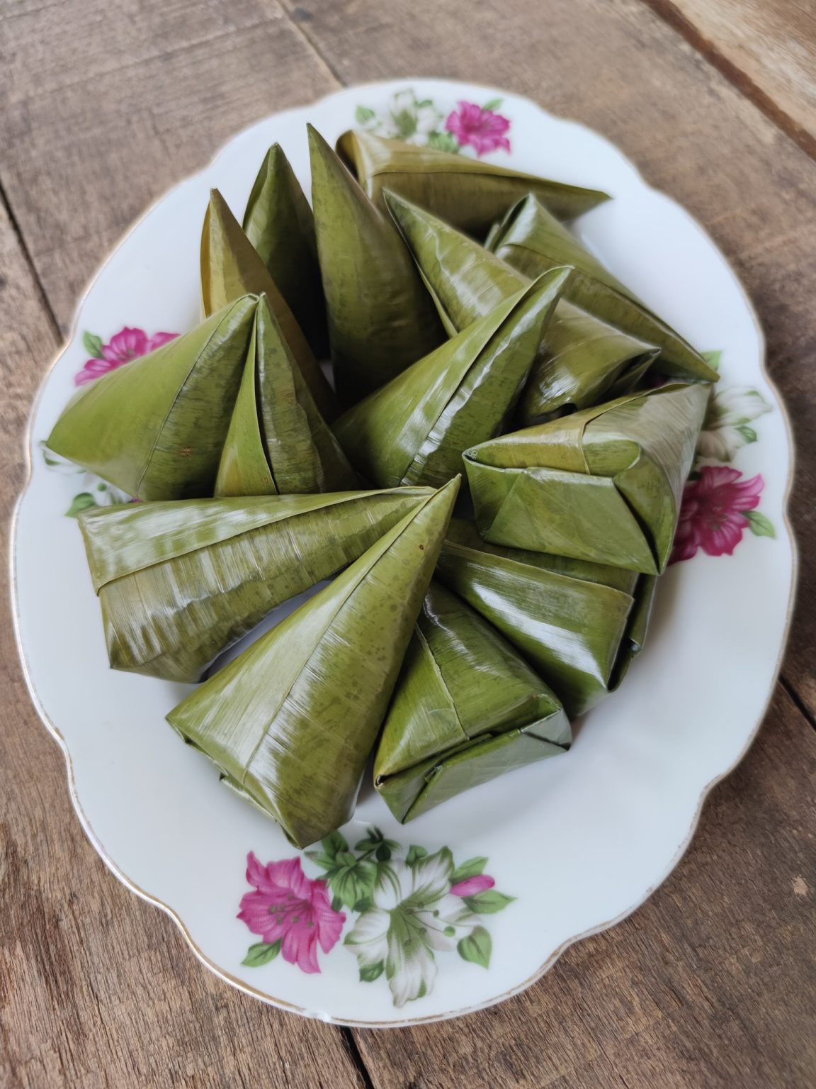 Cara Buat Sendiri Abuk Abuk Sagu, Mudah Rupanya. Kuih Nostalgia Yang ...
